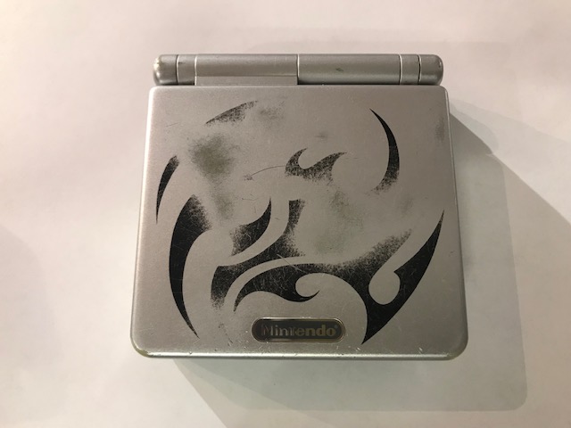 Game Boy Advance SP Tribal käytetty Loose - Pelimies