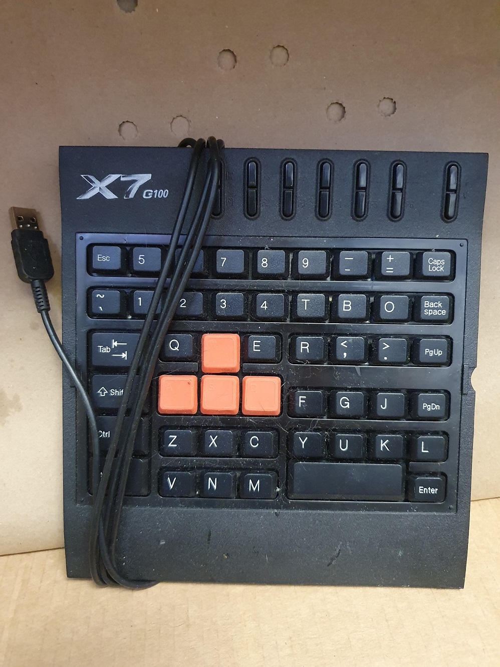 Gembird A4-X7-G100 PRO Gaming Keyboard USB käytetty (PC) - Pelimies